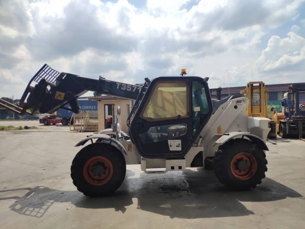 BOBCAT T3571L - Superlift Machinery